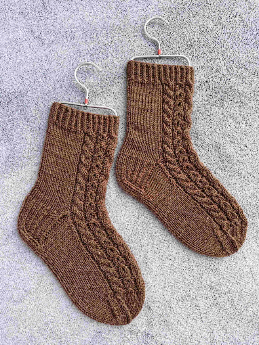 Queria-palmikkosukat, neuleohje – Lankajengi